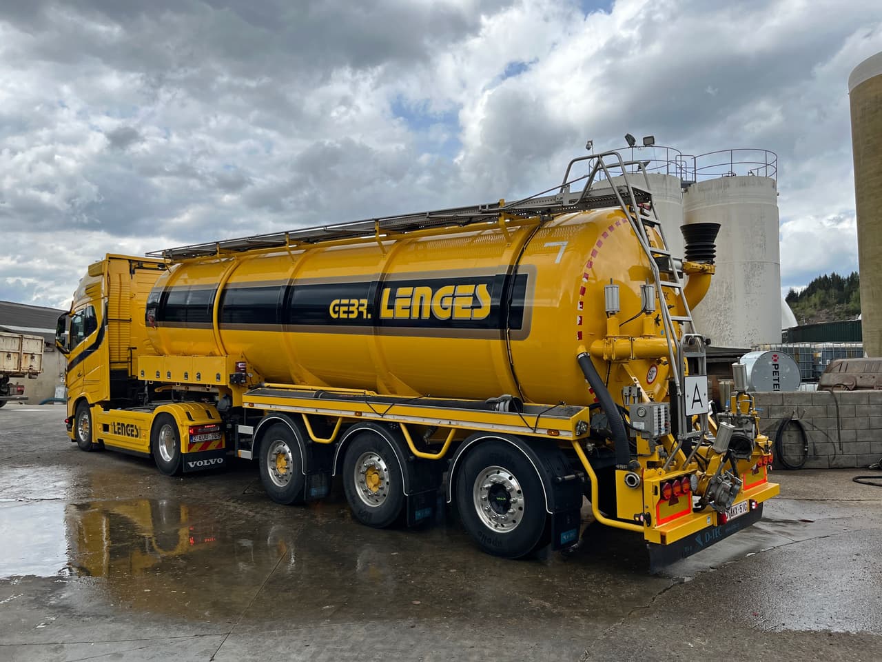 Home | D-TEC | Container Trailers, Tank Trailers, Tipper Trailers